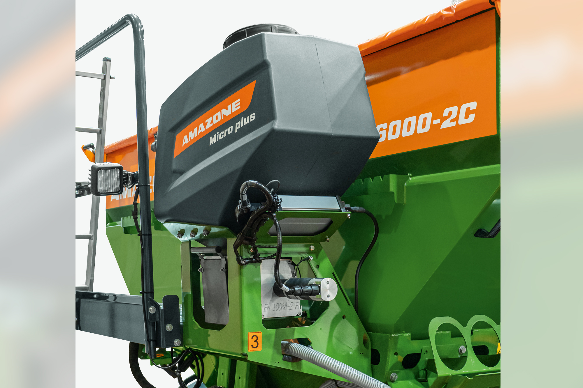 Micro plus micro-granular applicator