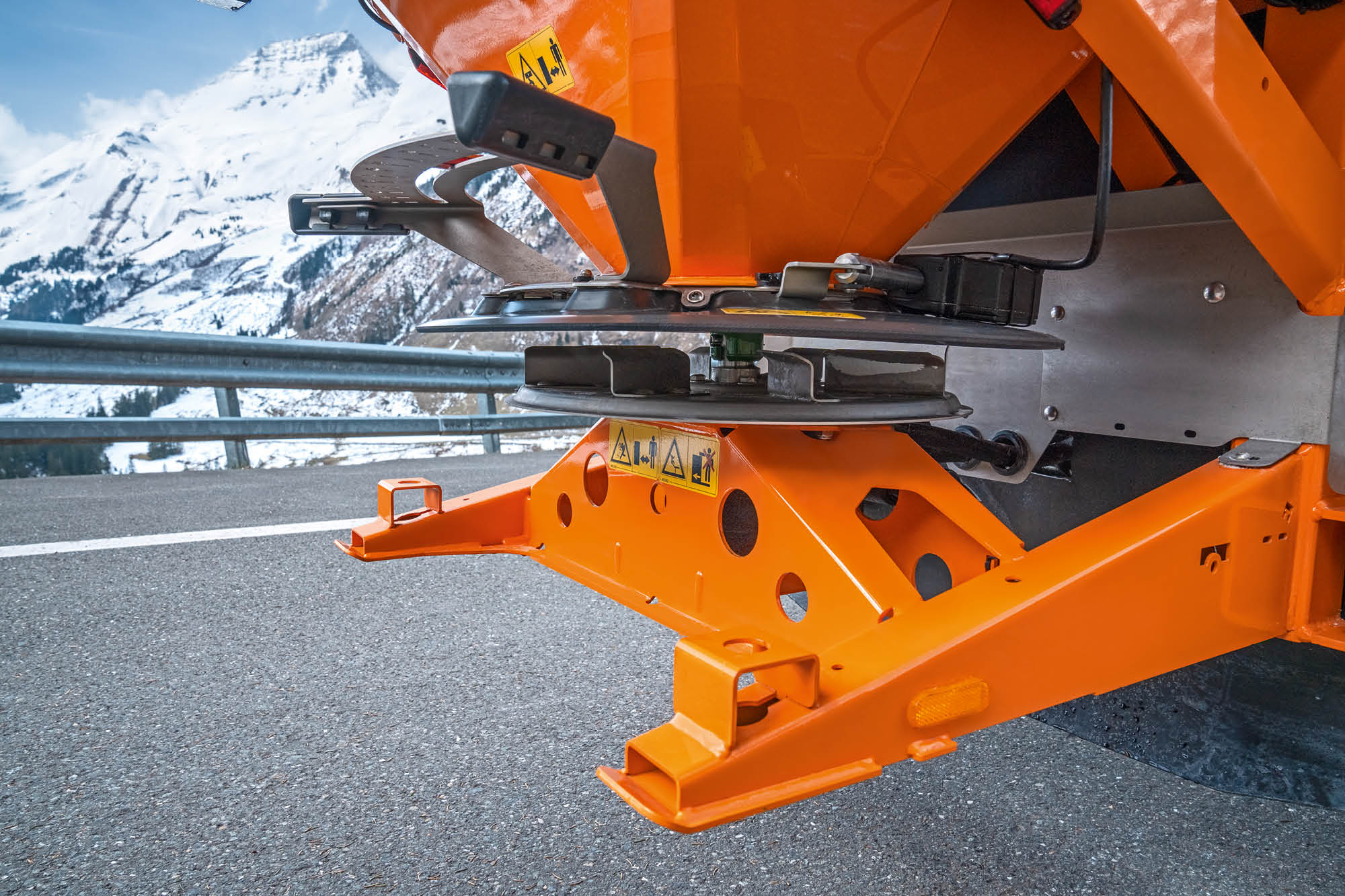 Gritting service in winter, spreading options all year round