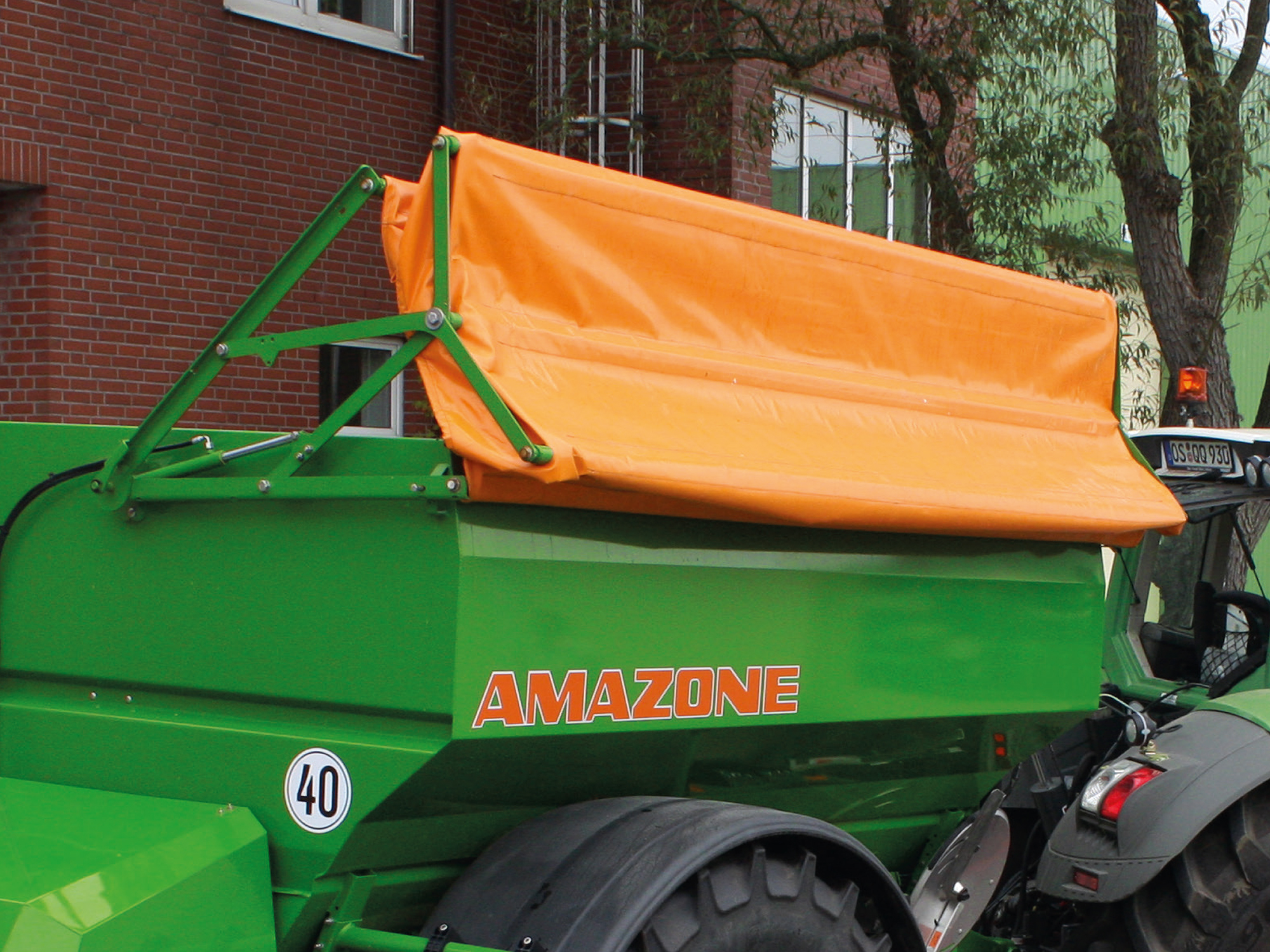 Swivel hopper cover