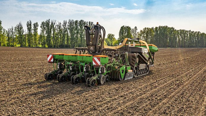 Rigid, linkage-mounted Precea: 4 to 6 rows – 3 m wide frame