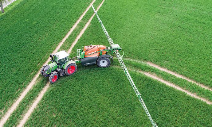 UX Super trailed sprayer