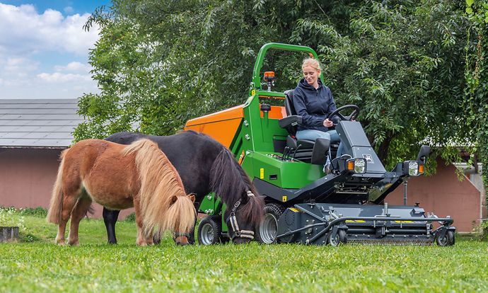 Profihopper 1250 self-propelled mower