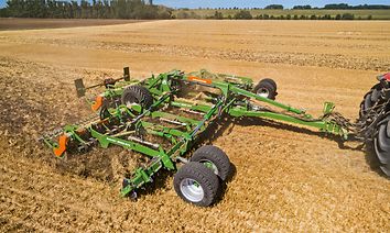 Catros⁺-2TX trailed compact disc harrow
